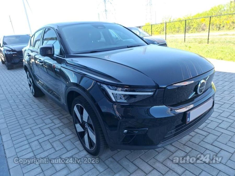 Melns Volvo C40 2023 Tartu, ar dzinēja tilpumu 0.00 L un nobraukumu 122 tūkst. km par 30900 €, foto 4 vietnē AUTOMOTO.COM.LV