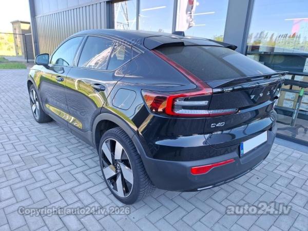 Black Volvo C40 2023 in Tartu, with an engine capacity of 0.00 L and mileage of 122 thousand km for 30900 €, photo 4 on AUTOMOTO.COM.LV