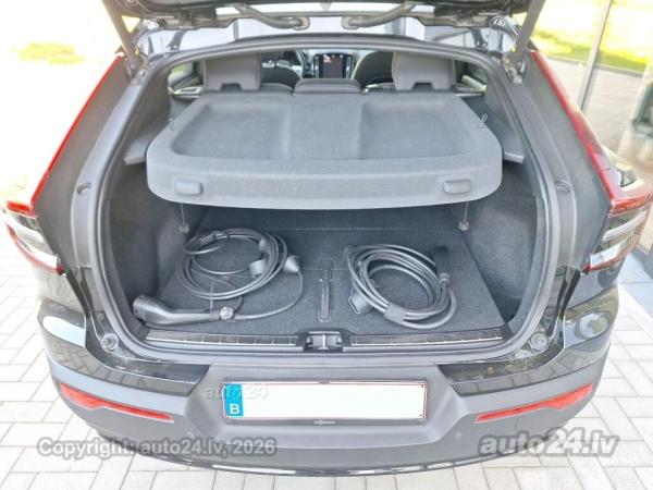 Black Volvo C40 2023 in Tartu, with an engine capacity of 0.00 L and mileage of 122 thousand km for 30900 €, photo 5 on AUTOMOTO.COM.LV
