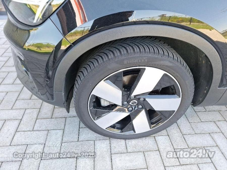 Melns Volvo C40 2023 Tartu, ar dzinēja tilpumu 0.00 L un nobraukumu 122 tūkst. km par 30900 €, foto 16 vietnē AUTOMOTO.COM.LV