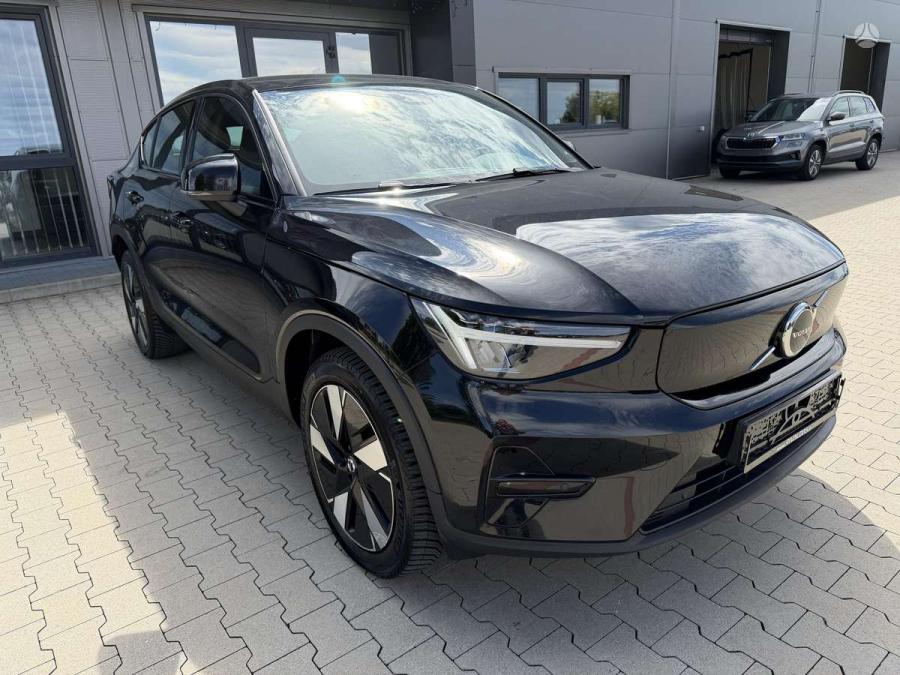 Melns Volvo C40 2023 Šauļi, ar dzinēja tilpumu 0.00 L un nobraukumu 104 tūkst. km par 29900 €, foto 6 vietnē AUTOMOTO.COM.LV