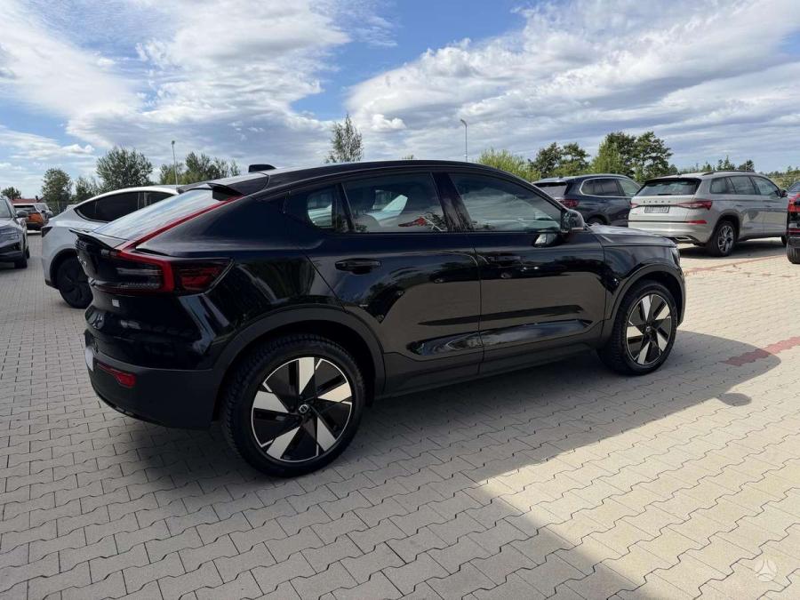 Melns Volvo C40 2023 Šauļi, ar dzinēja tilpumu 0.00 L un nobraukumu 104 tūkst. km par 29900 €, foto 8 vietnē AUTOMOTO.COM.LV