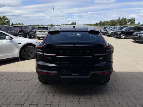 Melns Volvo C40 2023 Šauļi, ar dzinēja tilpumu 0.00 L un nobraukumu 104 tūkst. km par 29900 €, foto 10 vietnē AUTOMOTO.COM.LV