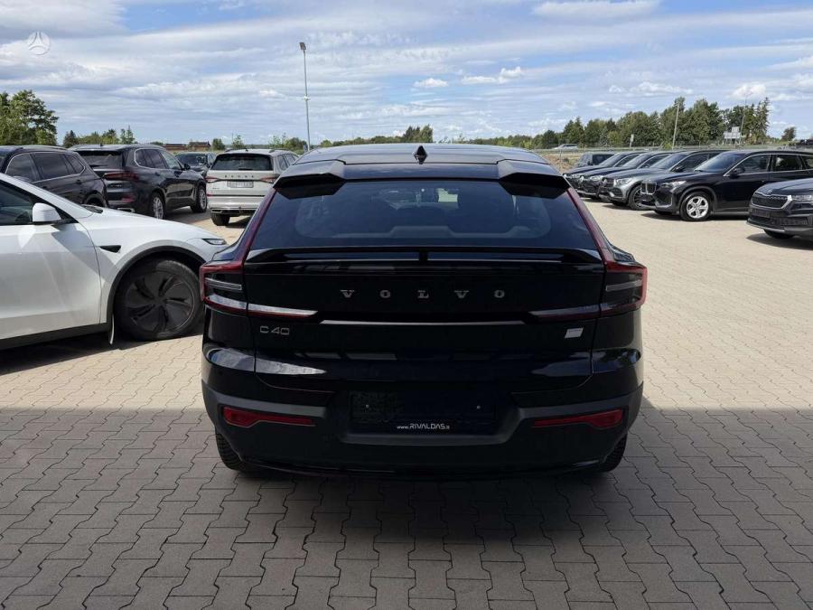 Melns Volvo C40 2023 Šauļi, ar dzinēja tilpumu 0.00 L un nobraukumu 104 tūkst. km par 29900 €, foto 10 vietnē AUTOMOTO.COM.LV