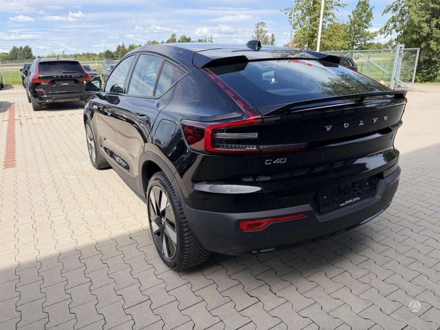 Melns Volvo C40 2023 Šauļi, ar dzinēja tilpumu 0.00 L un nobraukumu 104 tūkst. km par 29900 €, foto 11 vietnē AUTOMOTO.COM.LV