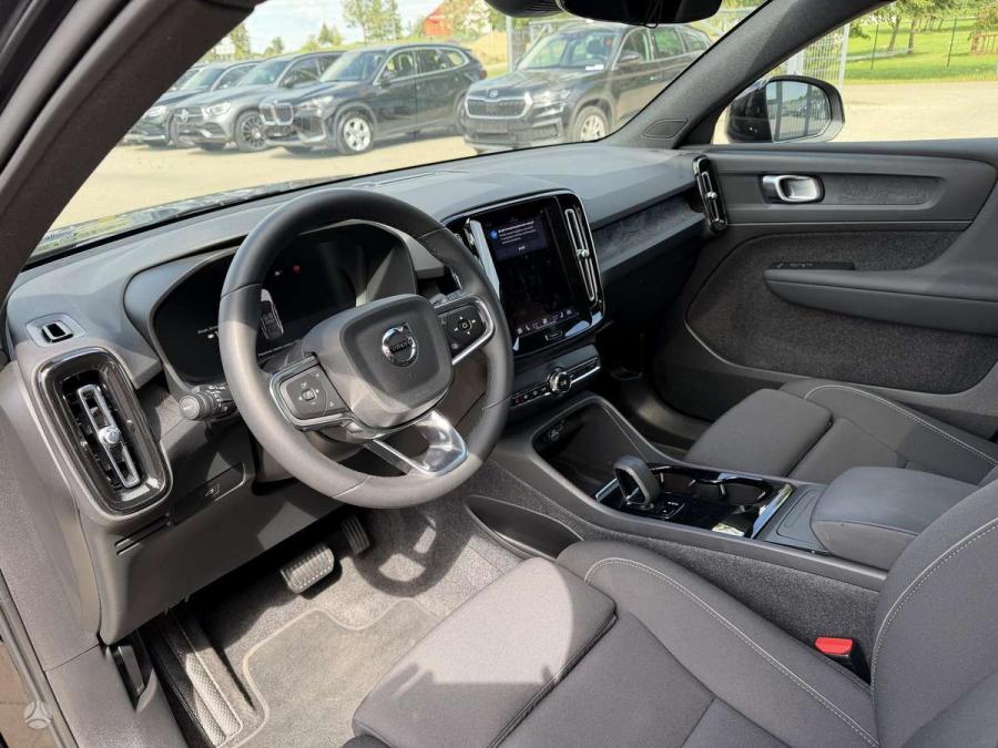 Melns Volvo C40 2023 Šauļi, ar dzinēja tilpumu 0.00 L un nobraukumu 104 tūkst. km par 29900 €, foto 13 vietnē AUTOMOTO.COM.LV