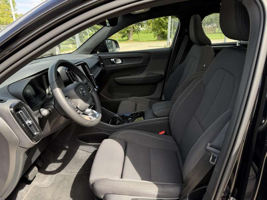 Melns Volvo C40 2023 Šauļi, ar dzinēja tilpumu 0.00 L un nobraukumu 104 tūkst. km par 29900 €, foto 14 vietnē AUTOMOTO.COM.LV