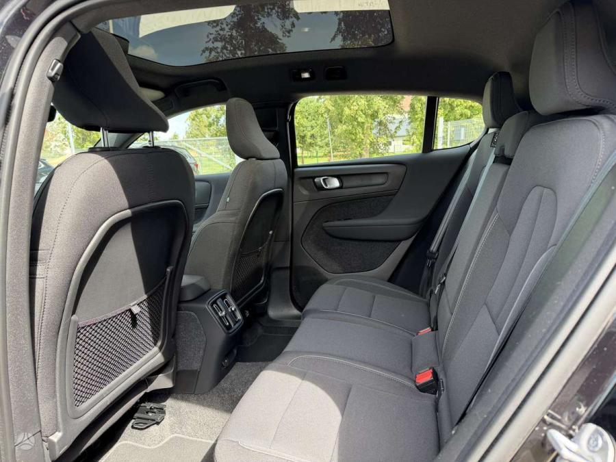 Melns Volvo C40 2023 Šauļi, ar dzinēja tilpumu 0.00 L un nobraukumu 104 tūkst. km par 29900 €, foto 15 vietnē AUTOMOTO.COM.LV