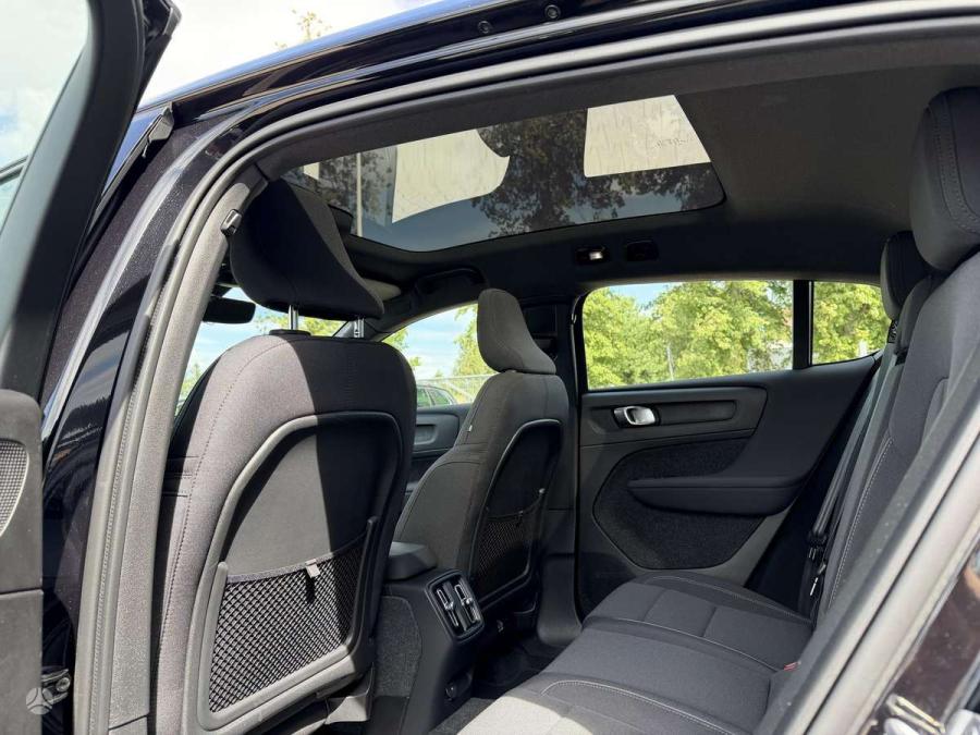 Melns Volvo C40 2023 Šauļi, ar dzinēja tilpumu 0.00 L un nobraukumu 104 tūkst. km par 29900 €, foto 16 vietnē AUTOMOTO.COM.LV