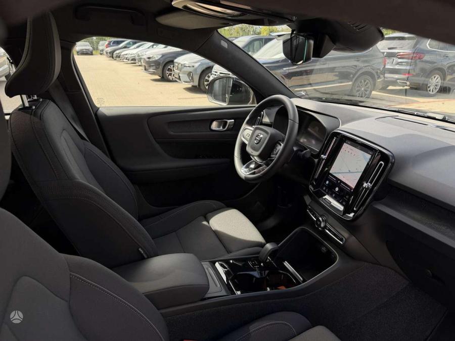 Melns Volvo C40 2023 Šauļi, ar dzinēja tilpumu 0.00 L un nobraukumu 104 tūkst. km par 29900 €, foto 19 vietnē AUTOMOTO.COM.LV