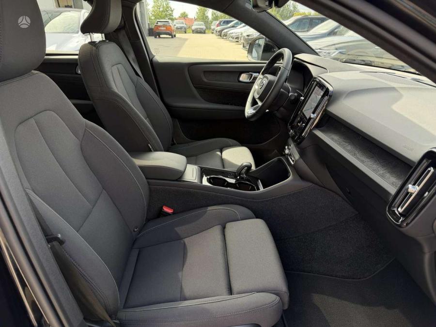 Melns Volvo C40 2023 Šauļi, ar dzinēja tilpumu 0.00 L un nobraukumu 104 tūkst. km par 29900 €, foto 20 vietnē AUTOMOTO.COM.LV