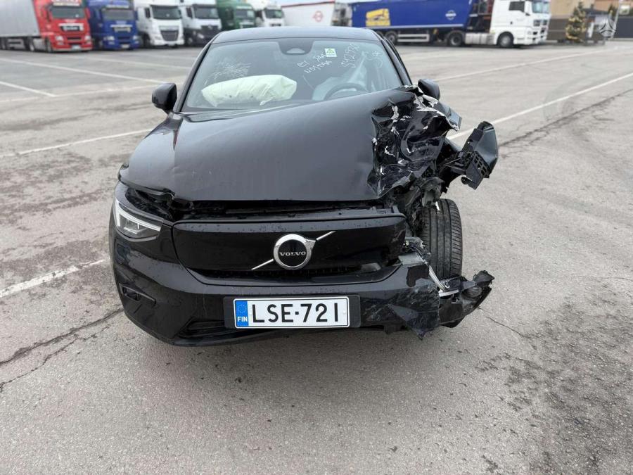 Black Volvo C40 2023 in Kaunas, with an engine capacity of 0.00 L and mileage of 98 thousand km for 8000 €, photo 1 on AUTOMOTO.COM.LV