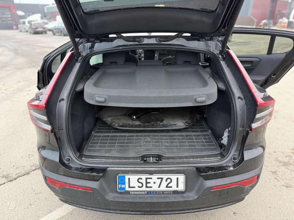 Black Volvo C40 2023 in Kaunas, with an engine capacity of 0.00 L and mileage of 98 thousand km for 8000 €, photo 10 on AUTOMOTO.COM.LV