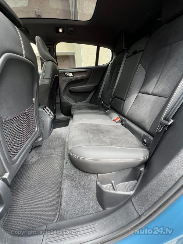 Blue Volvo C40 2022 in Tallinn, with an engine capacity of 0.00 L and mileage of 63 thousand km for 36900 €, photo 10 on AUTOMOTO.COM.LV