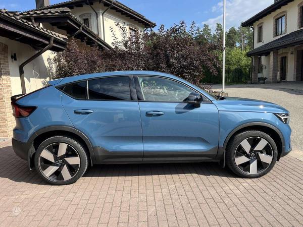 Blue Volvo C40 2023 in Vilnius, with an engine capacity of 0.00 L and mileage of 41 thousand km for 32999 €, photo 4 on AUTOMOTO.COM.LV