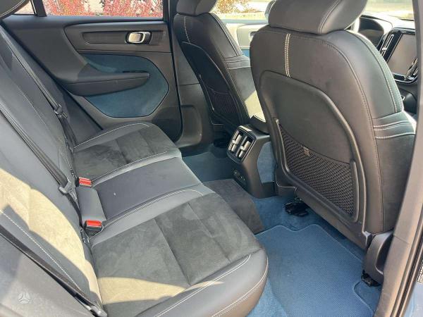 Blue Volvo C40 2023 in Vilnius, with an engine capacity of 0.00 L and mileage of 41 thousand km for 32999 €, photo 8 on AUTOMOTO.COM.LV