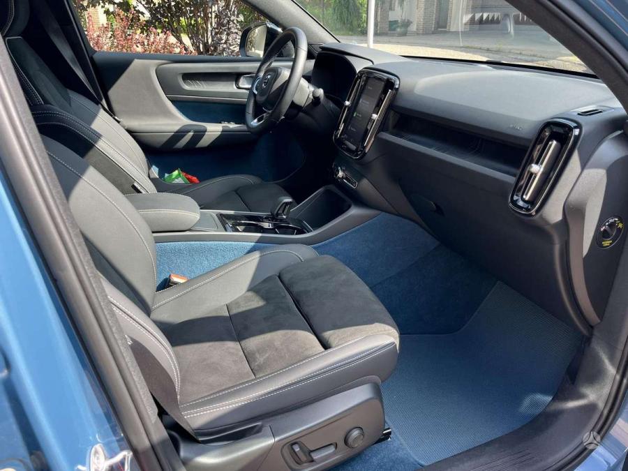 Zils Volvo C40 2023 Viļņa, ar dzinēja tilpumu 0.00 L un nobraukumu 41 tūkst. km par 32999 €, foto 10 vietnē AUTOMOTO.COM.LV