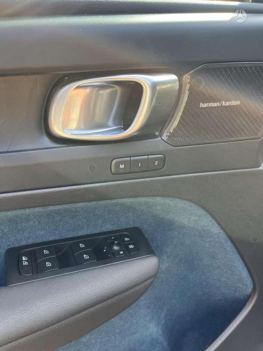 Zils Volvo C40 2023 Viļņa, ar dzinēja tilpumu 0.00 L un nobraukumu 41 tūkst. km par 32999 €, foto 16 vietnē AUTOMOTO.COM.LV
