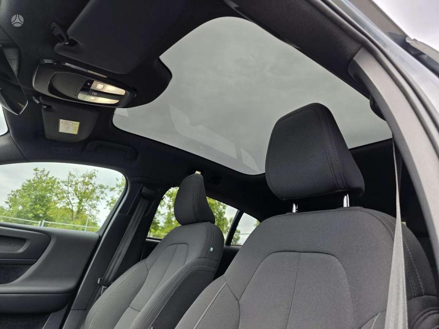 Pelēks Volvo C40 2022 Viļņa, ar dzinēja tilpumu 0.00 L un nobraukumu 50 tūkst. km par 23000 €, foto 16 vietnē AUTOMOTO.COM.LV