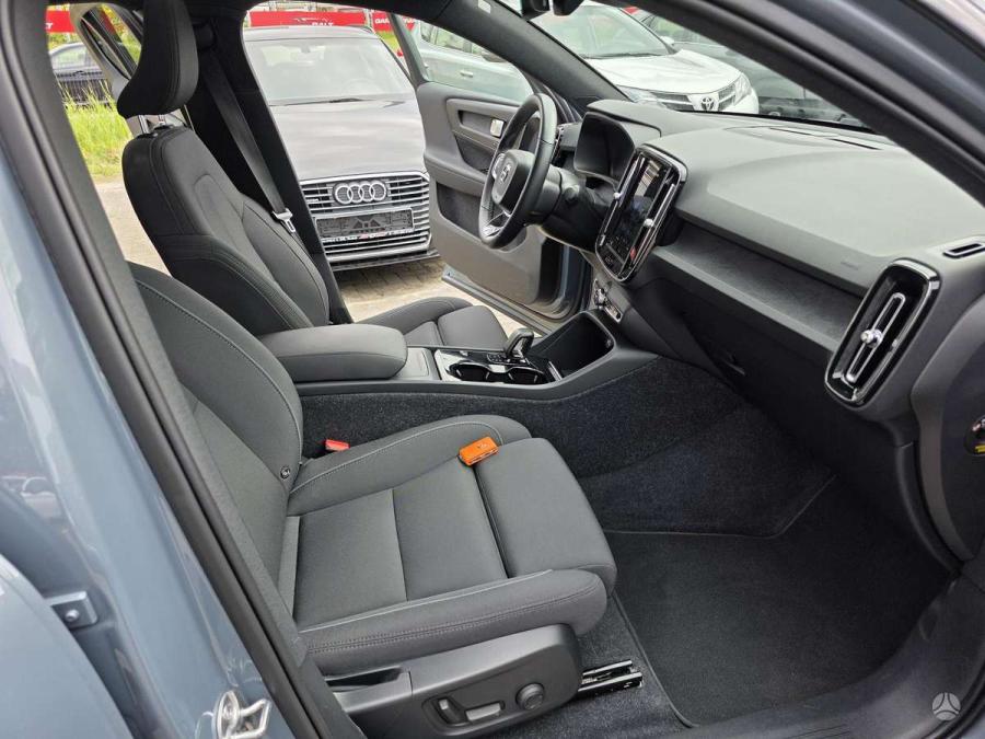 Pelēks Volvo C40 2022 Viļņa, ar dzinēja tilpumu 0.00 L un nobraukumu 50 tūkst. km par 23000 €, foto 19 vietnē AUTOMOTO.COM.LV
