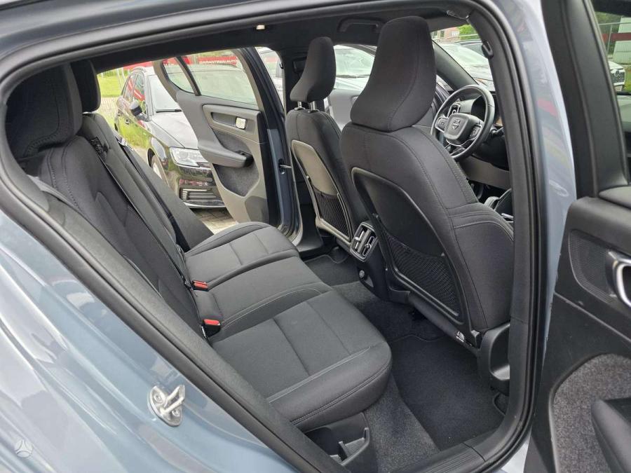 Pelēks Volvo C40 2022 Viļņa, ar dzinēja tilpumu 0.00 L un nobraukumu 50 tūkst. km par 23000 €, foto 20 vietnē AUTOMOTO.COM.LV