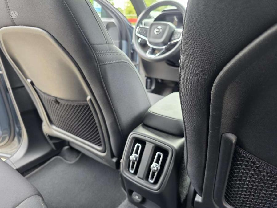 Pelēks Volvo C40 2022 Viļņa, ar dzinēja tilpumu 0.00 L un nobraukumu 50 tūkst. km par 23000 €, foto 21 vietnē AUTOMOTO.COM.LV