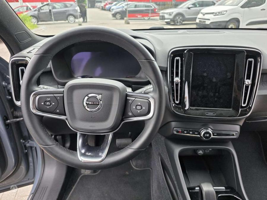 Pelēks Volvo C40 2022 Viļņa, ar dzinēja tilpumu 0.00 L un nobraukumu 50 tūkst. km par 23000 €, foto 26 vietnē AUTOMOTO.COM.LV