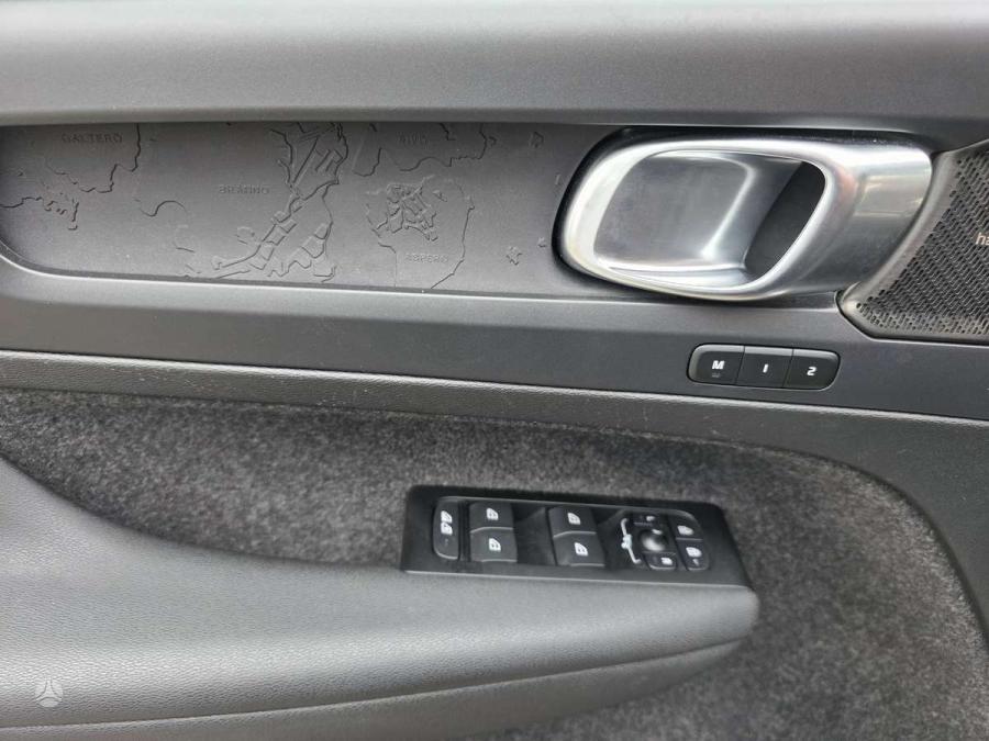 Pelēks Volvo C40 2022 Viļņa, ar dzinēja tilpumu 0.00 L un nobraukumu 50 tūkst. km par 23000 €, foto 28 vietnē AUTOMOTO.COM.LV