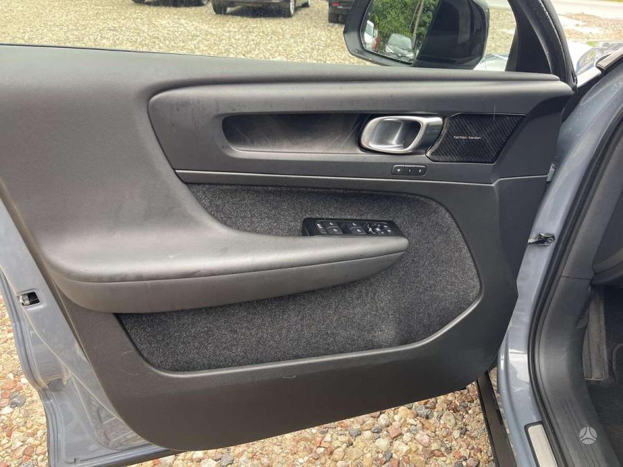 Pelēks Volvo C40 2022 Kauņa, ar dzinēja tilpumu 0.00 L un nobraukumu 110 tūkst. km par 30734 €, foto 10 vietnē AUTOMOTO.COM.LV