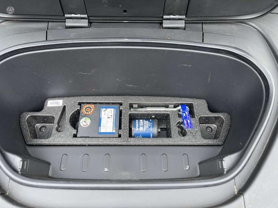 Pelēks Volvo C40 2022 Kauņa, ar dzinēja tilpumu 0.00 L un nobraukumu 110 tūkst. km par 30734 €, foto 31 vietnē AUTOMOTO.COM.LV