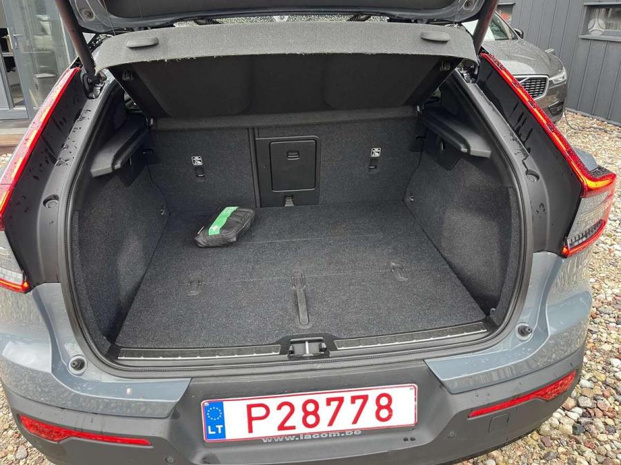 Pelēks Volvo C40 2022 Kauņa, ar dzinēja tilpumu 0.00 L un nobraukumu 110 tūkst. km par 30734 €, foto 36 vietnē AUTOMOTO.COM.LV