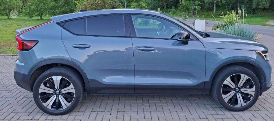 Pelēks Volvo C40 2023 Viļņa, ar dzinēja tilpumu 0.00 L un nobraukumu 44 tūkst. km par 29900 €, foto 6 vietnē AUTOMOTO.COM.LV