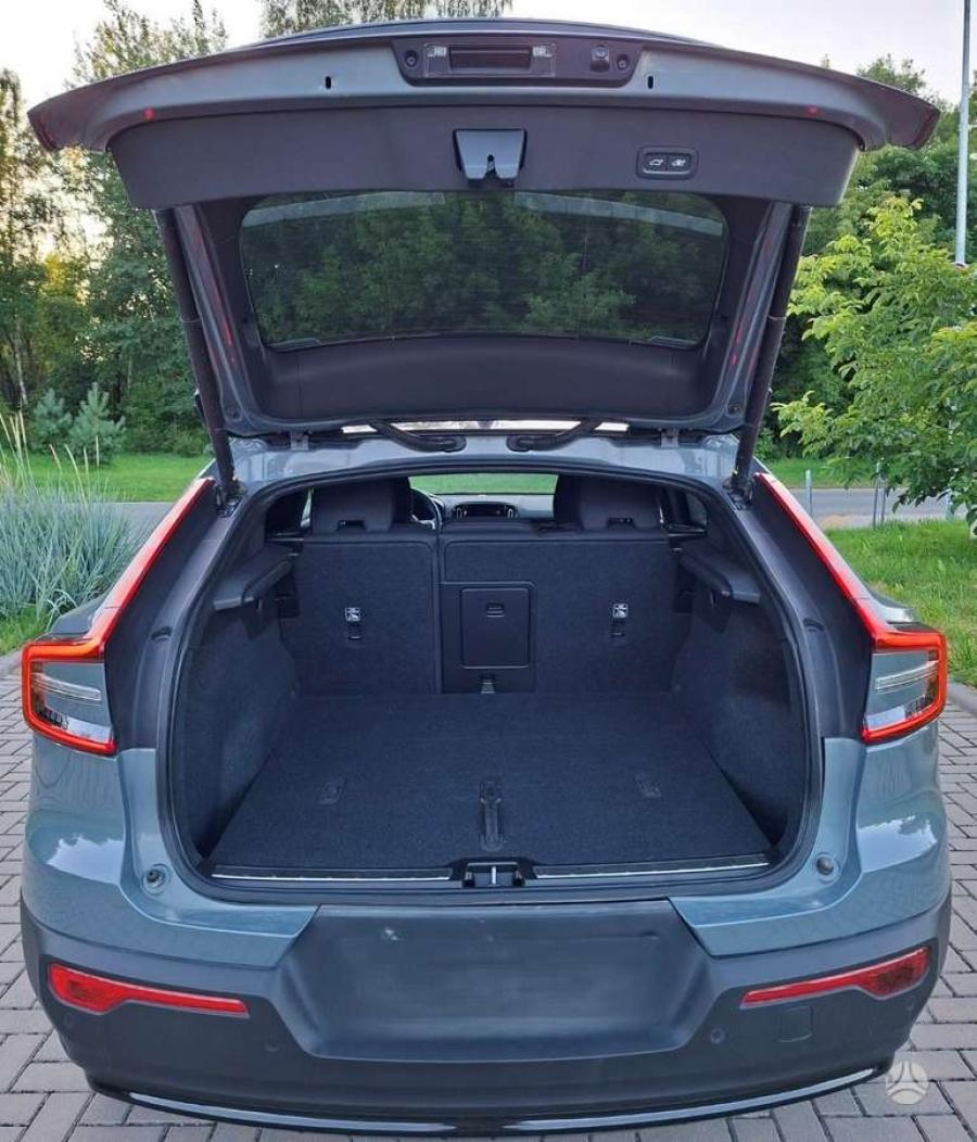 Pelēks Volvo C40 2023 Viļņa, ar dzinēja tilpumu 0.00 L un nobraukumu 44 tūkst. km par 29900 €, foto 8 vietnē AUTOMOTO.COM.LV