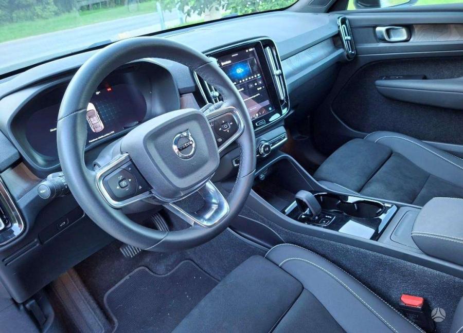 Pelēks Volvo C40 2023 Viļņa, ar dzinēja tilpumu 0.00 L un nobraukumu 44 tūkst. km par 29900 €, foto 9 vietnē AUTOMOTO.COM.LV
