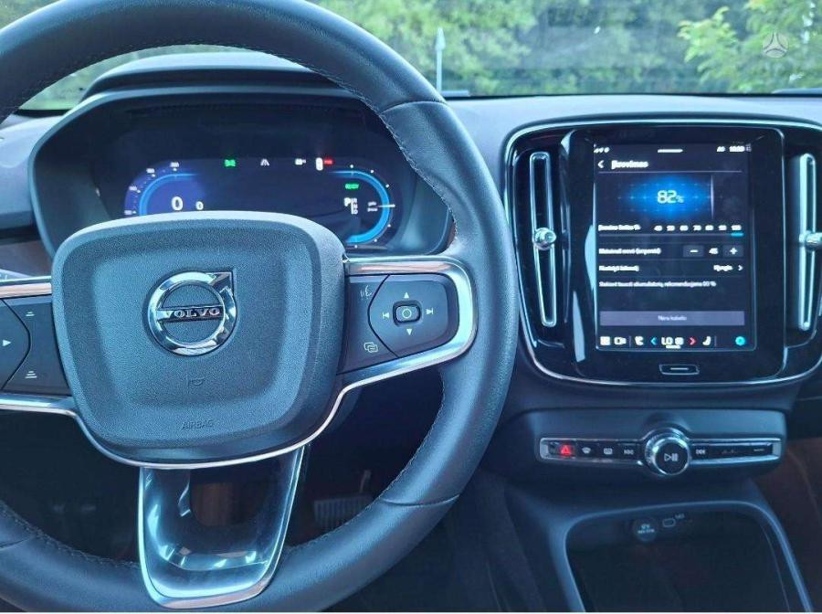 Pelēks Volvo C40 2023 Viļņa, ar dzinēja tilpumu 0.00 L un nobraukumu 44 tūkst. km par 29900 €, foto 10 vietnē AUTOMOTO.COM.LV