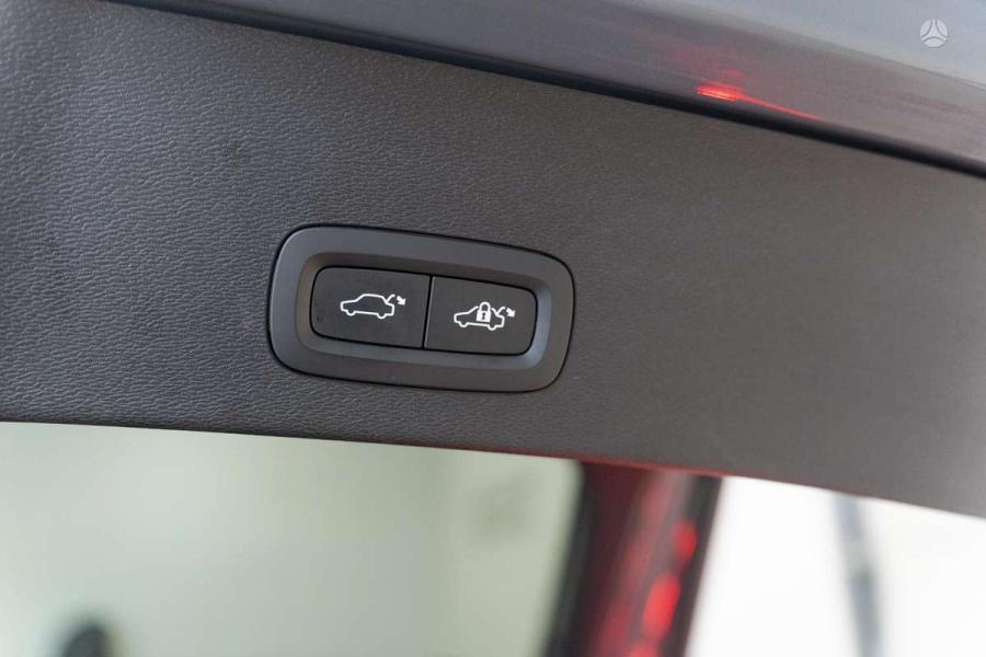 Pelēks Volvo C40 2023 Viļņa, ar dzinēja tilpumu 0.00 L un nobraukumu 49 tūkst. km par 27900 €, foto 14 vietnē AUTOMOTO.COM.LV