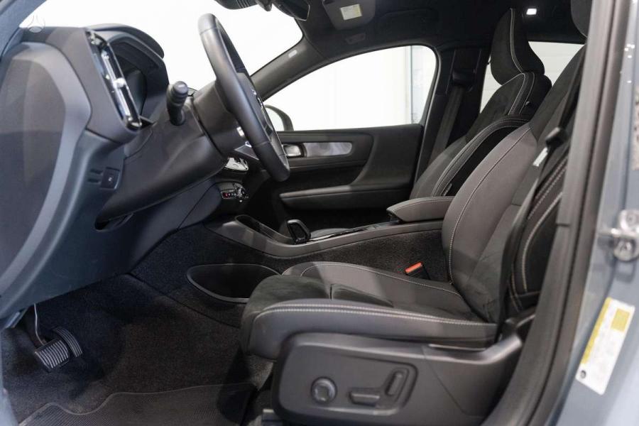Pelēks Volvo C40 2023 Viļņa, ar dzinēja tilpumu 0.00 L un nobraukumu 49 tūkst. km par 27900 €, foto 16 vietnē AUTOMOTO.COM.LV