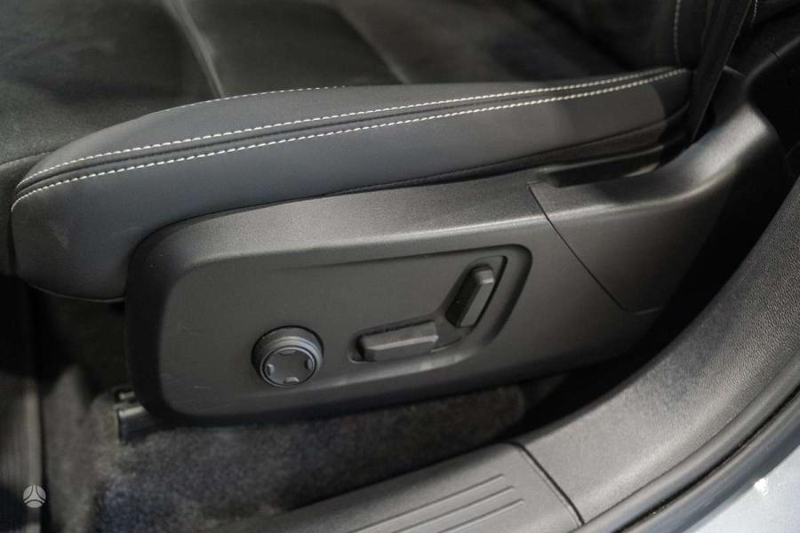Pelēks Volvo C40 2023 Viļņa, ar dzinēja tilpumu 0.00 L un nobraukumu 49 tūkst. km par 27900 €, foto 18 vietnē AUTOMOTO.COM.LV