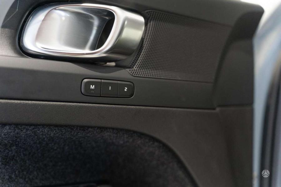 Pelēks Volvo C40 2023 Viļņa, ar dzinēja tilpumu 0.00 L un nobraukumu 49 tūkst. km par 27900 €, foto 19 vietnē AUTOMOTO.COM.LV