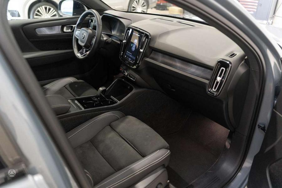 Pelēks Volvo C40 2023 Viļņa, ar dzinēja tilpumu 0.00 L un nobraukumu 49 tūkst. km par 27900 €, foto 24 vietnē AUTOMOTO.COM.LV