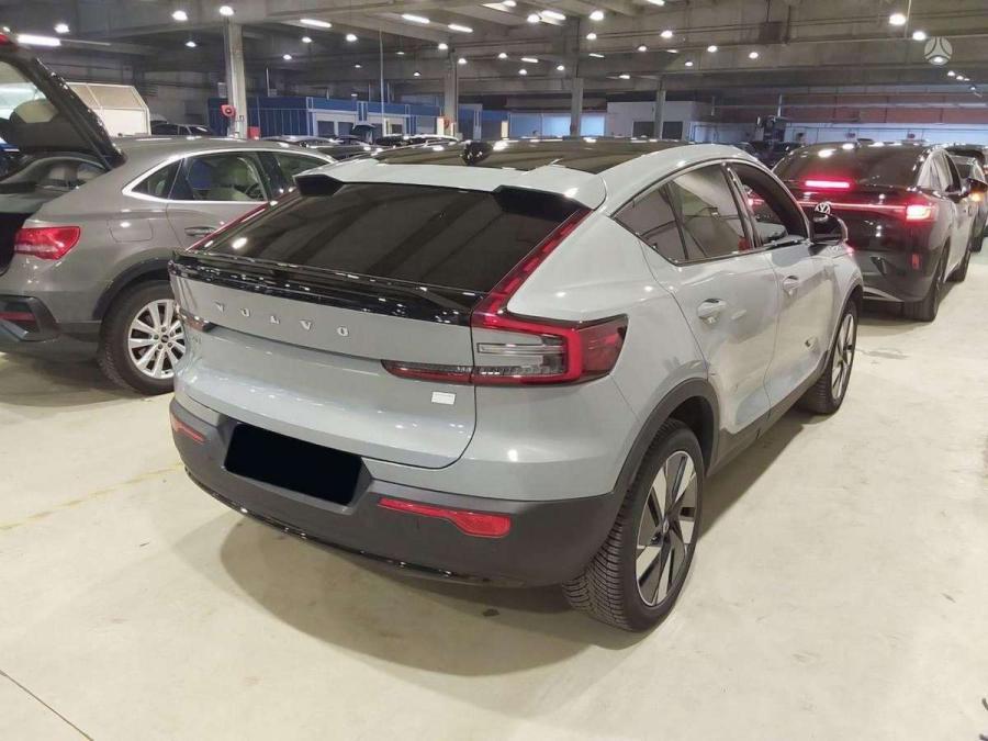 Pelēks Volvo C40 2024 Viļņa, ar dzinēja tilpumu 0.00 L un nobraukumu 54 tūkst. km par 37890 €, foto 4 vietnē AUTOMOTO.COM.LV
