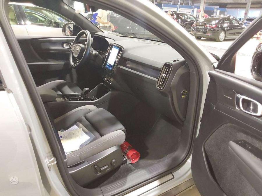 Pelēks Volvo C40 2024 Viļņa, ar dzinēja tilpumu 0.00 L un nobraukumu 54 tūkst. km par 37890 €, foto 7 vietnē AUTOMOTO.COM.LV