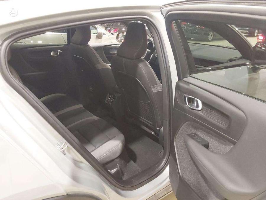 Pelēks Volvo C40 2024 Viļņa, ar dzinēja tilpumu 0.00 L un nobraukumu 54 tūkst. km par 37890 €, foto 9 vietnē AUTOMOTO.COM.LV
