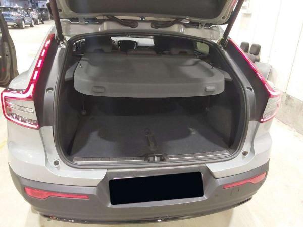 Grey Volvo C40 2024 in Vilnius, with an engine capacity of 0.00 L and mileage of 54 thousand km for 37890 €, photo 9 on AUTOMOTO.COM.LV