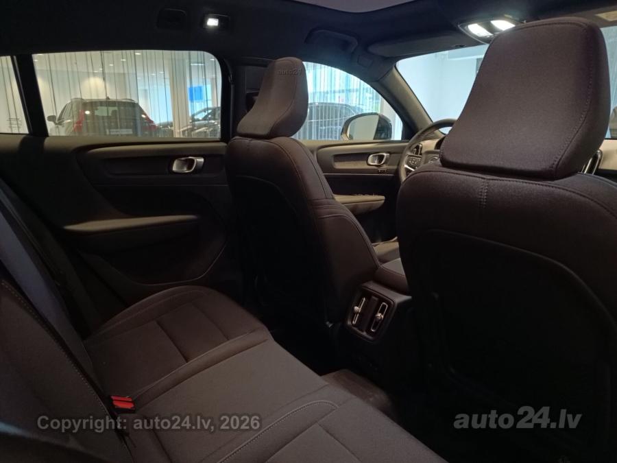 Pelēks Volvo C40 2022 Tallina, ar dzinēja tilpumu 0.00 L un nobraukumu 41 tūkst. km par 33990 €, foto 10 vietnē AUTOMOTO.COM.LV