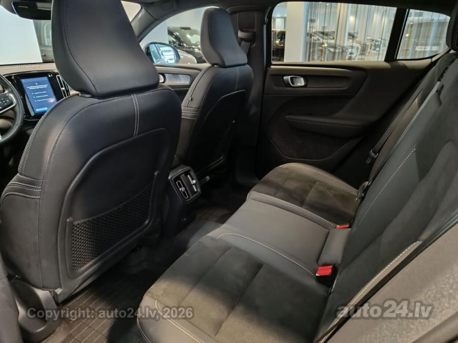 Pelēks Volvo C40 2023 Tallina, ar dzinēja tilpumu 0.00 L un nobraukumu 49 tūkst. km par 41990 €, foto 7 vietnē AUTOMOTO.COM.LV