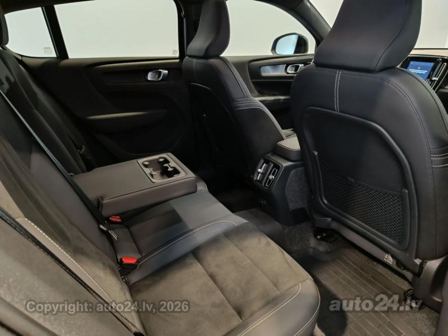 Pelēks Volvo C40 2023 Tallina, ar dzinēja tilpumu 0.00 L un nobraukumu 49 tūkst. km par 41990 €, foto 9 vietnē AUTOMOTO.COM.LV