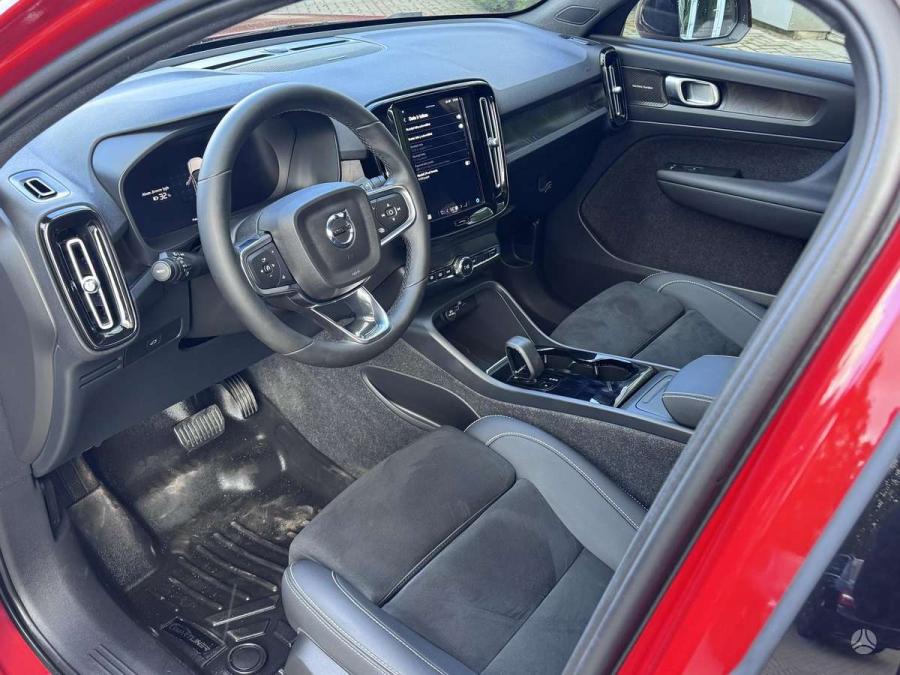 Sarkans Volvo C40 2023 Telšiai, ar dzinēja tilpumu 0.00 L un nobraukumu 46 tūkst. km par 26200 €, foto 9 vietnē AUTOMOTO.COM.LV