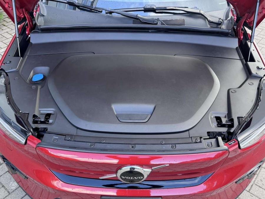 Sarkans Volvo C40 2023 Telšiai, ar dzinēja tilpumu 0.00 L un nobraukumu 46 tūkst. km par 26200 €, foto 13 vietnē AUTOMOTO.COM.LV