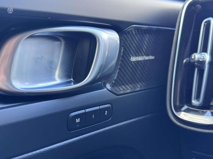 Sarkans Volvo C40 2023 Telšiai, ar dzinēja tilpumu 0.00 L un nobraukumu 46 tūkst. km par 26200 €, foto 20 vietnē AUTOMOTO.COM.LV